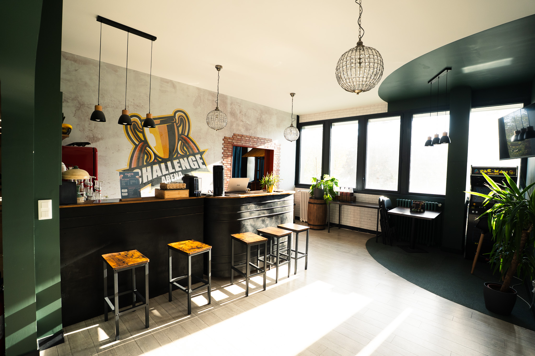 jusqu à 50 personnes en simultané et proposons également des salles de réunion pour organiser ...